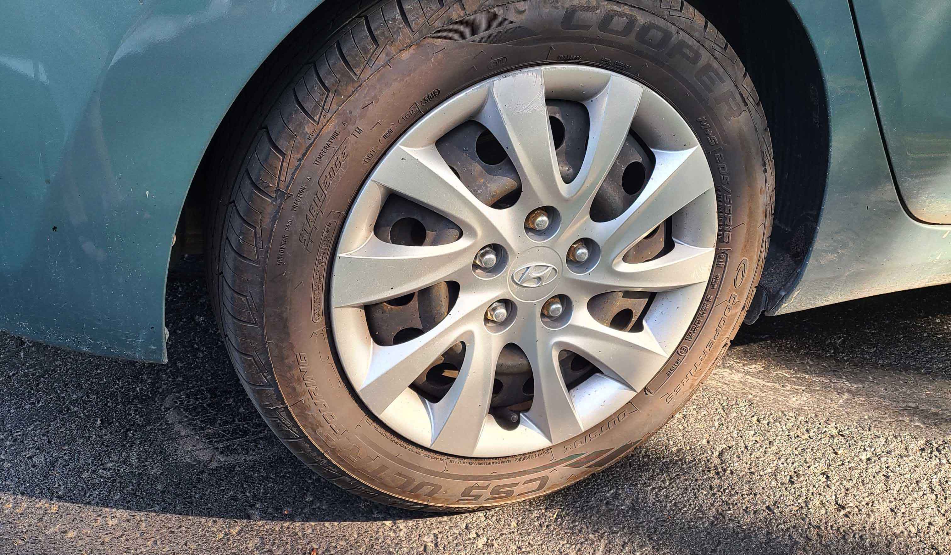 Two officers change tires for broken-down motorists two days in a row ...